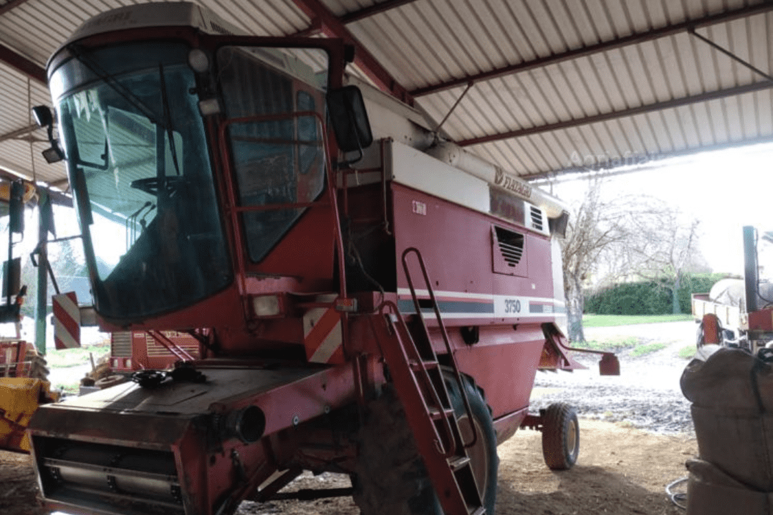 Laverda 3750 Combine Harvester | Helpful Guide - AgriThing.com